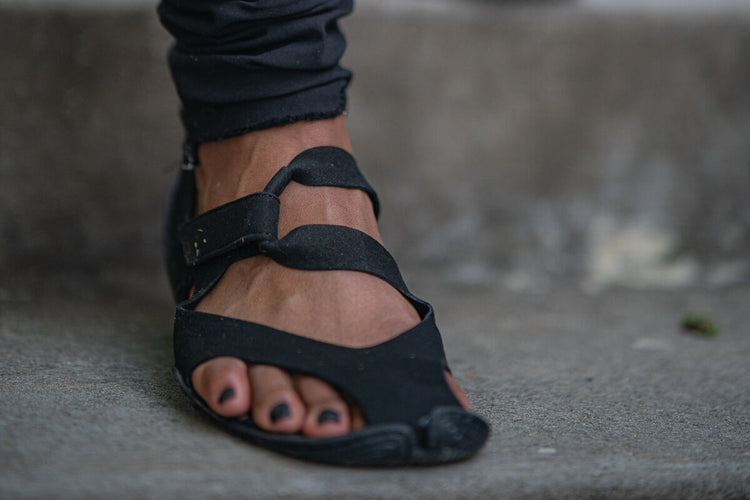 Feder schwarz | Wildling Shoes | Minimalschuhe | nachhaltig | fair